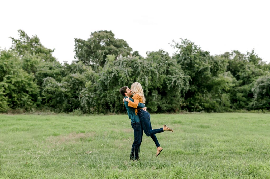 Grapevine Lake Engagement Session - emilynicolephoto.com